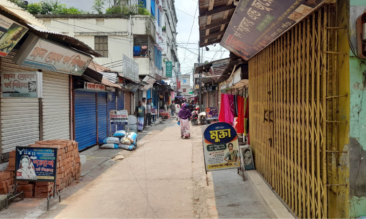 লক্ষ্মীপুরে স্বর্ণের দোকানে ডাকাতি, ব্যবসায়ীদের প্রতিবাদ